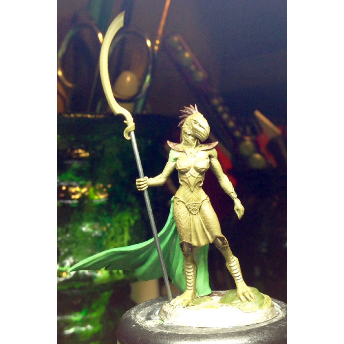 Dark Sword Miniatures - Visions in Fantasy - Female Dragonkin Mage Dark Sword Miniatures - Visions in Fantasy - Female Dragonkin Mage